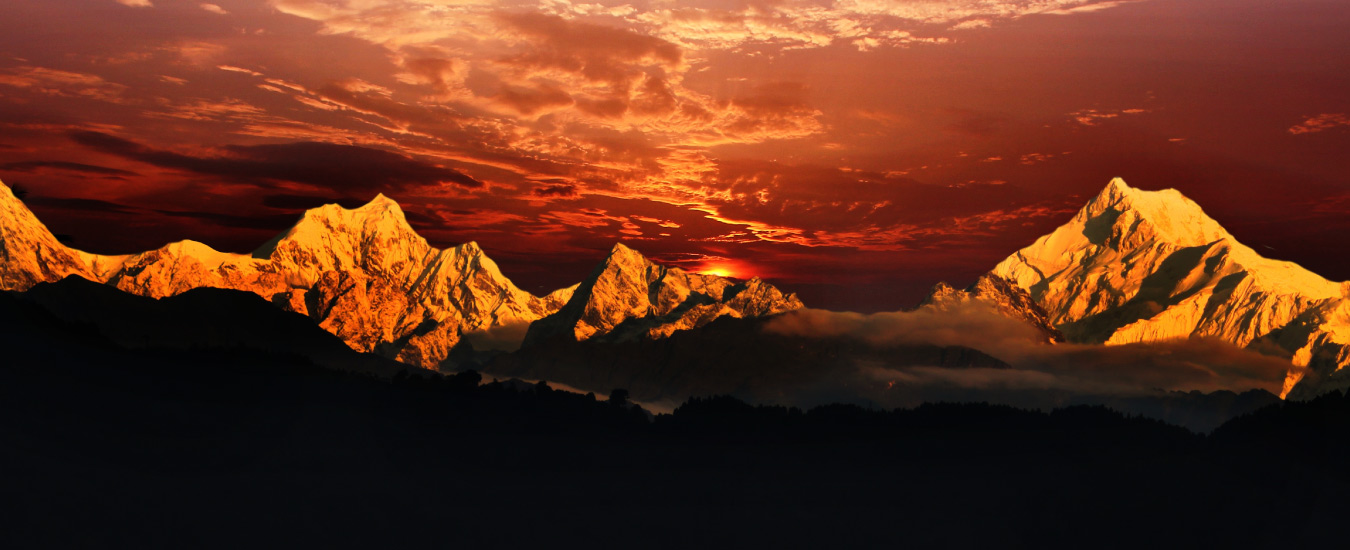 Experience Sunrise Over Kanchenjunga with Your Family